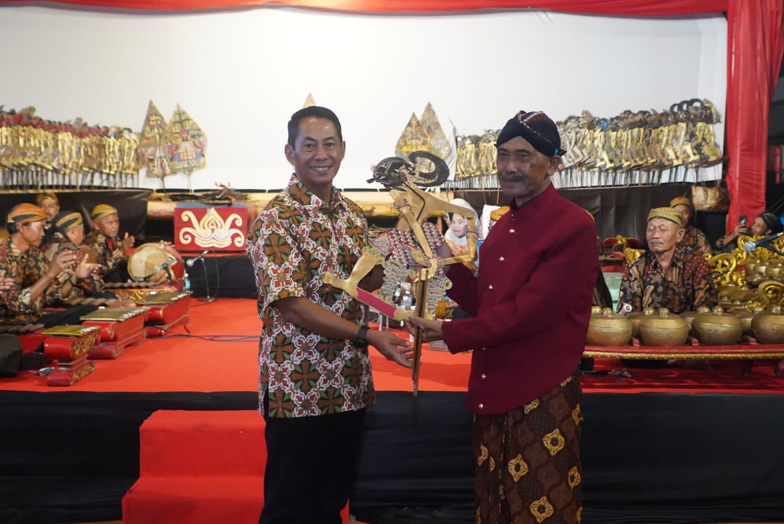 Pagelaran Wayang Kulit Lakon Bimo Krido Memeriahkan HUT Ke-78 TNI di ...