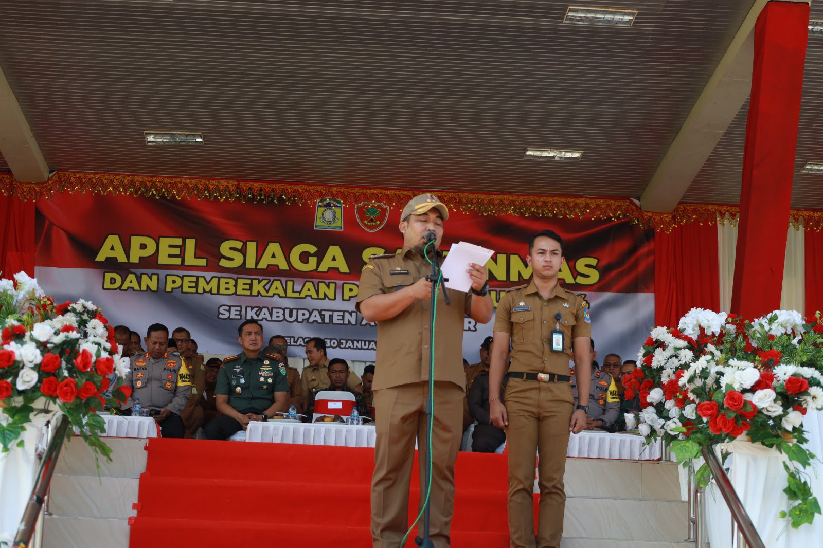 Pj Bupati Muhammad Iswanto Inspektur Apel Siaga Satlinmas dan Pembekalan Pemilu - oketrend.id