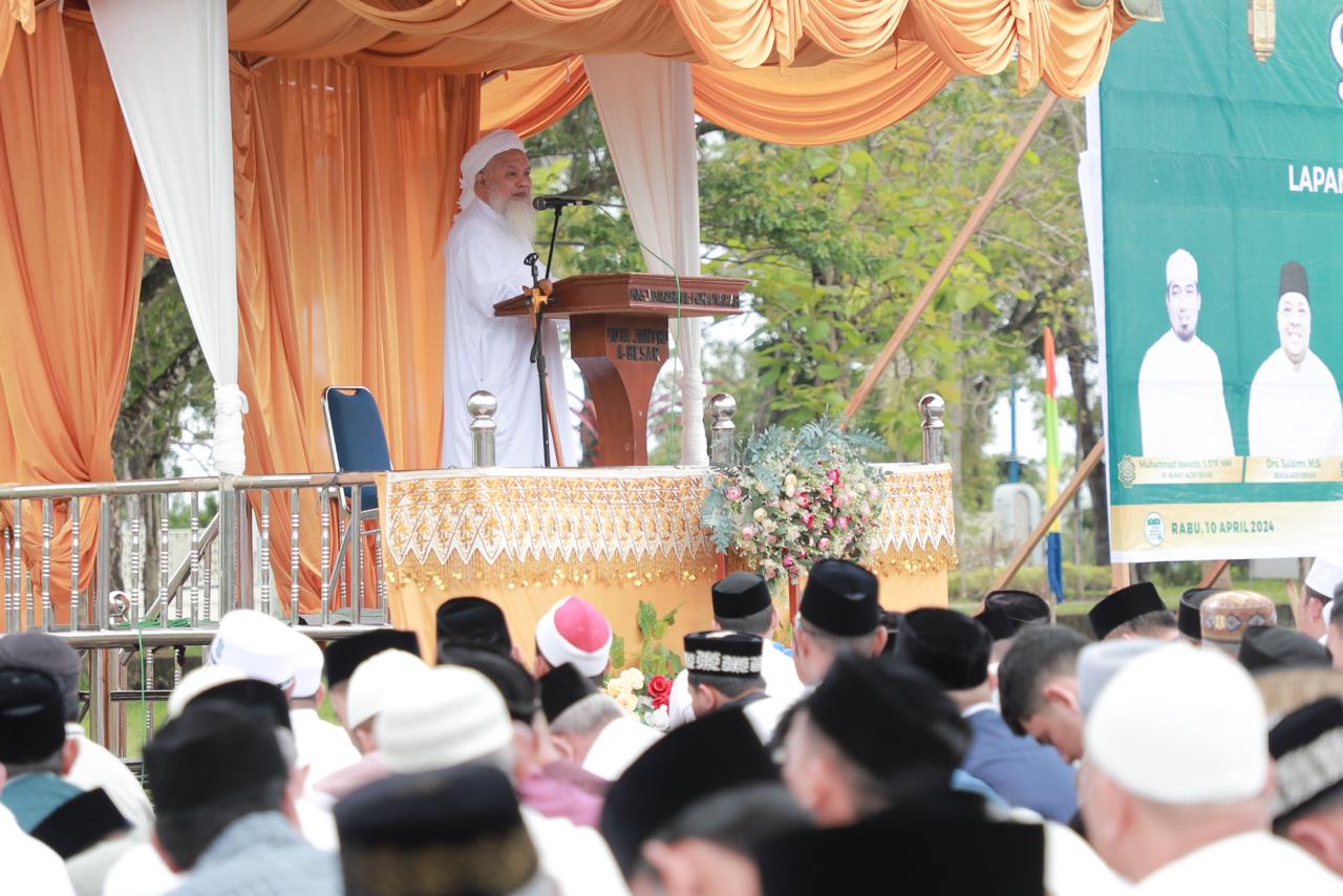 Pj Bupati Iswanto Shalat Ied Bersama Ribuan Warga Kota Jantho di Lapangan Bungoeng Jeumpa ...