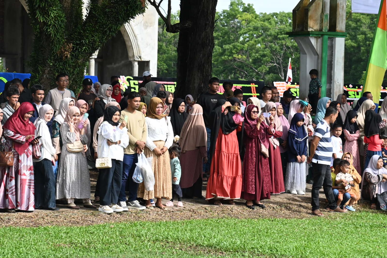 Warga Kota Jantho Antusias Saksikan Upacara Peringatan HUT Ke-79 RI ...